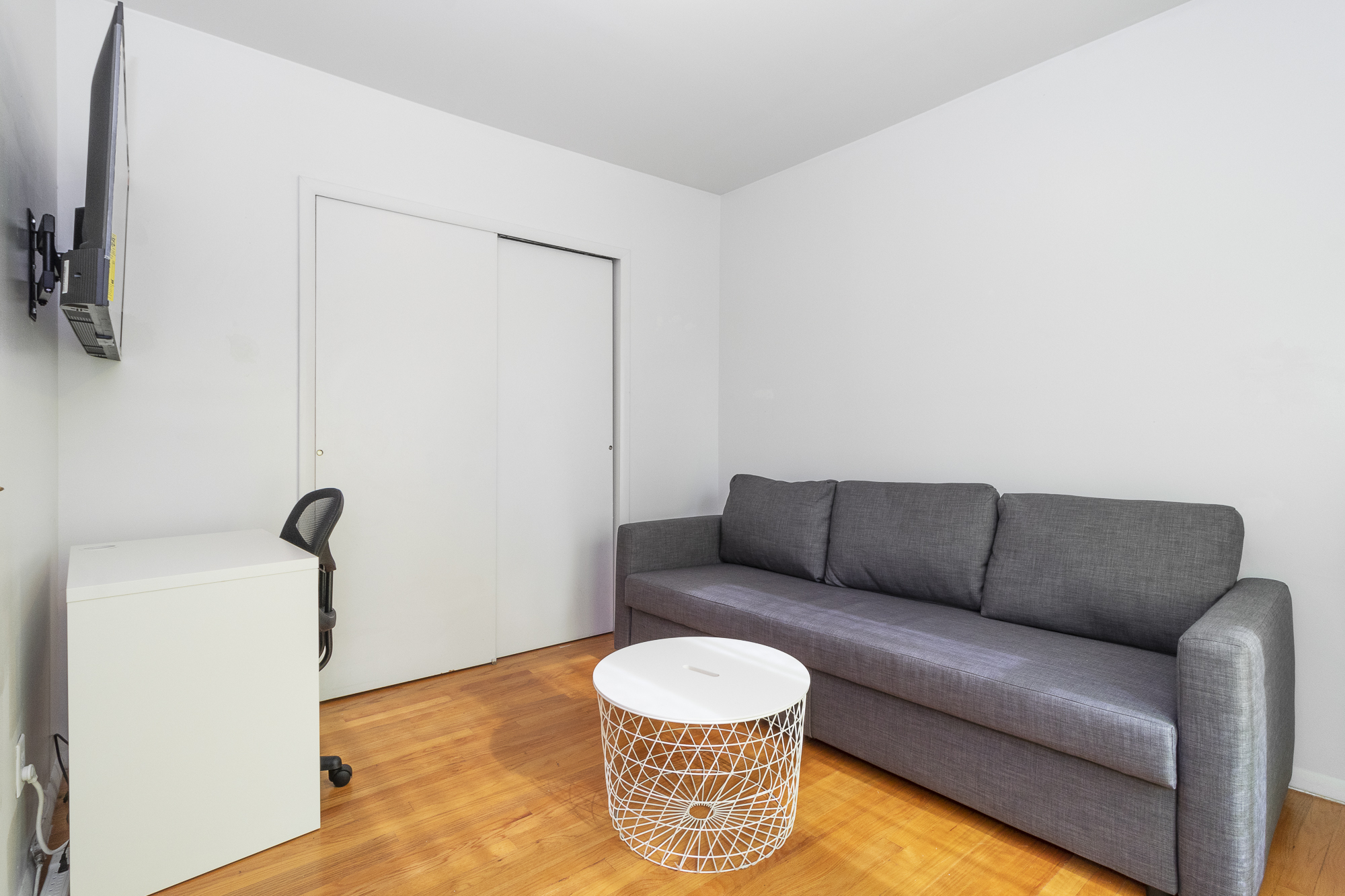 Cozy Living Area And Fully Equipped Kitchen - Spacious Delightful Retreat - Westchester County, NY