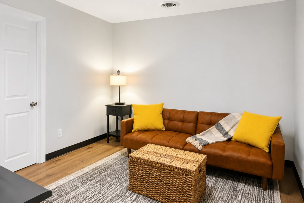 Modern Private 2 Room Suite In Boutique Hotel - Muskegon, MI