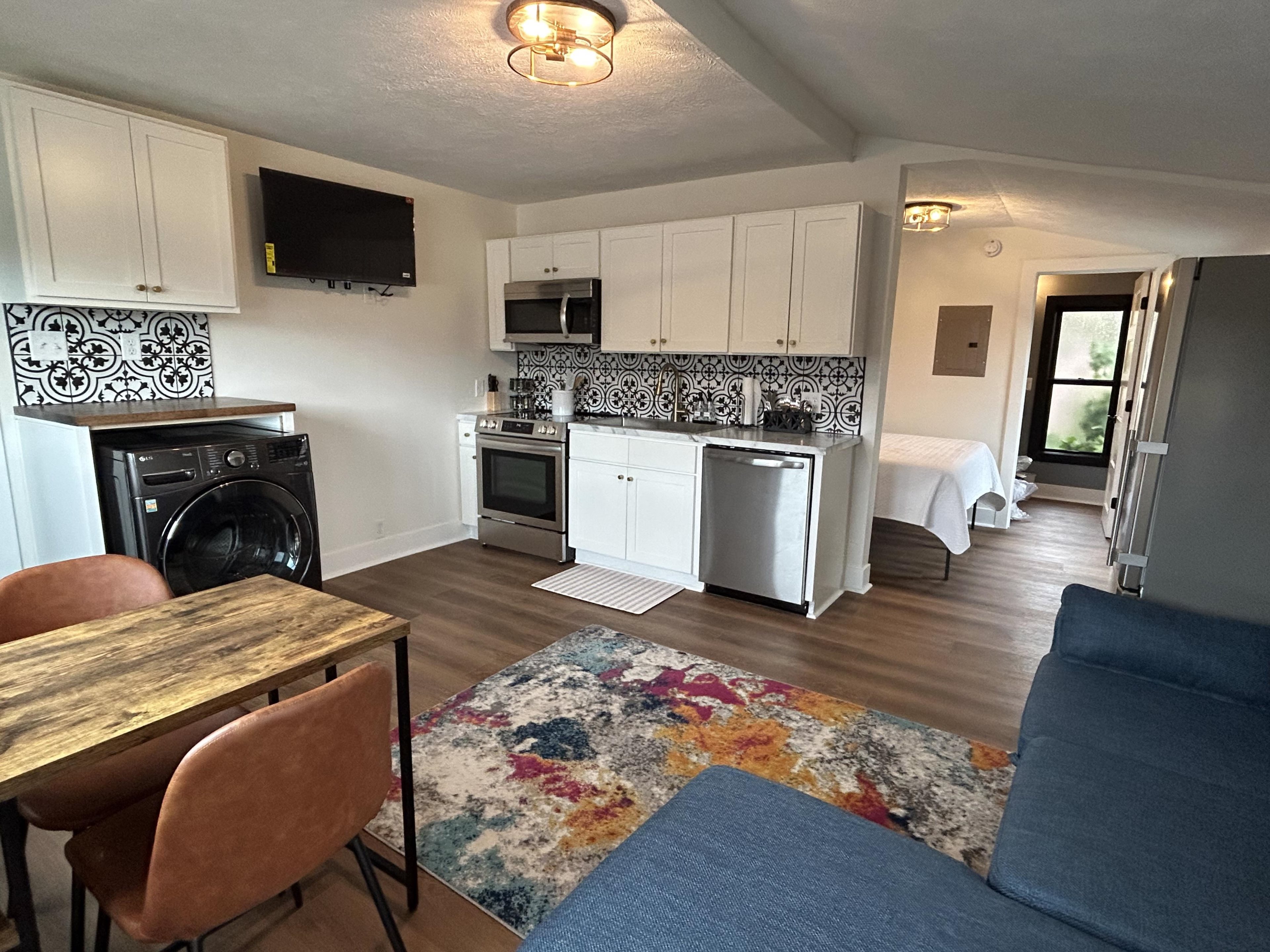 Victorian Queen Getaway Unit C + Washer/dryer - Muskegon, MI