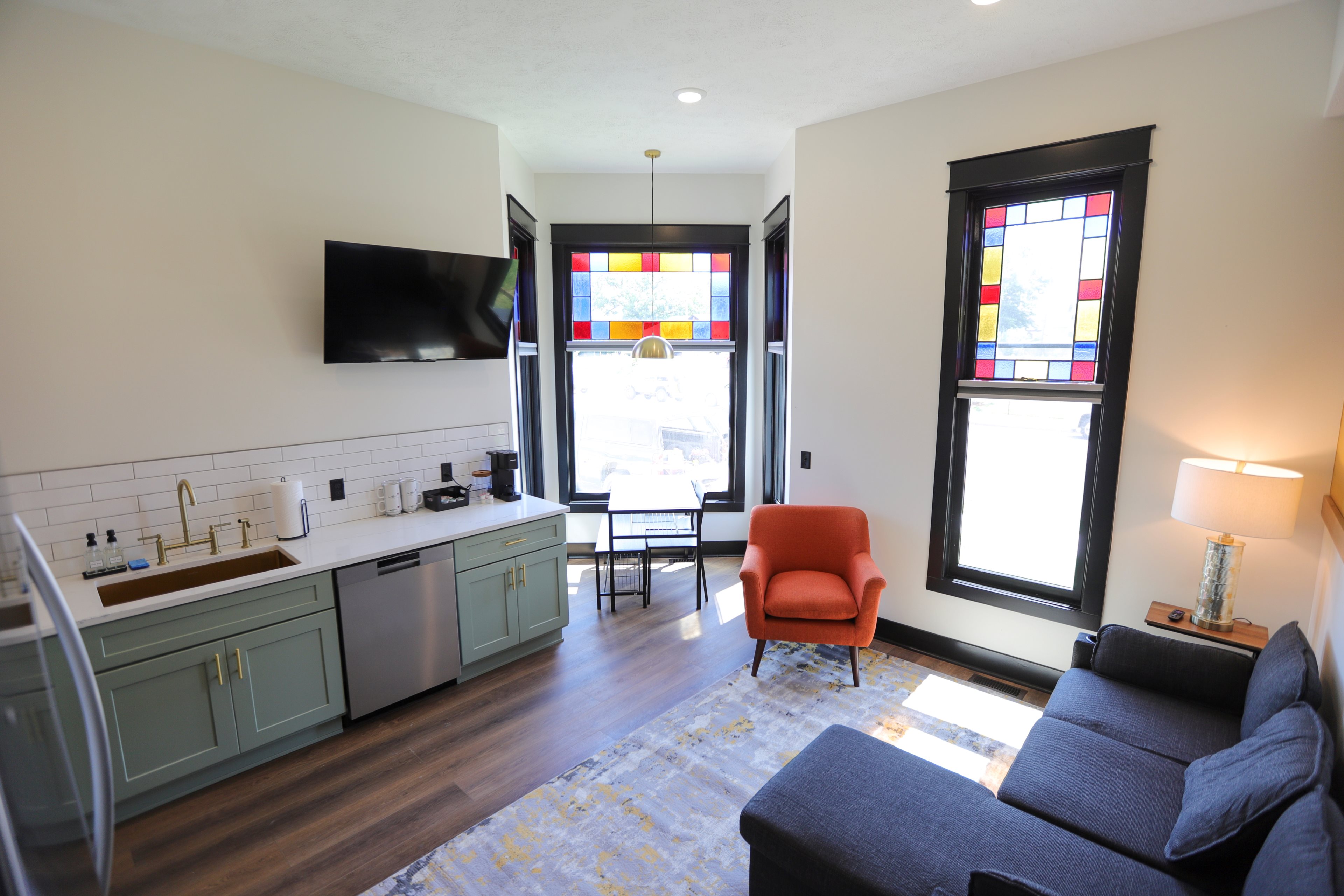 Chic Queen Apartment At The Victorian Unit A - Muskegon, MI